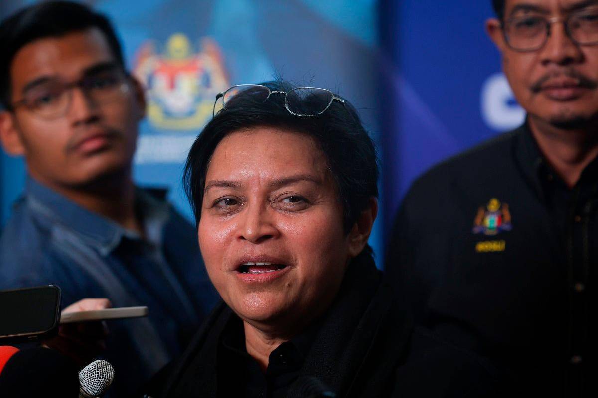 Azalina affirms statutory rape law, dismisses calls for change