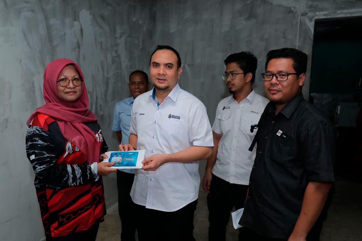 PM Anwar donates RM10,000 to Kuantan fire victim
