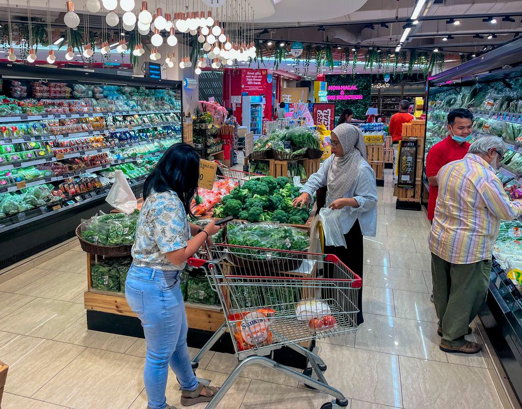 Malaysia consumer spending outlook positive for 2025-2026, says BMI