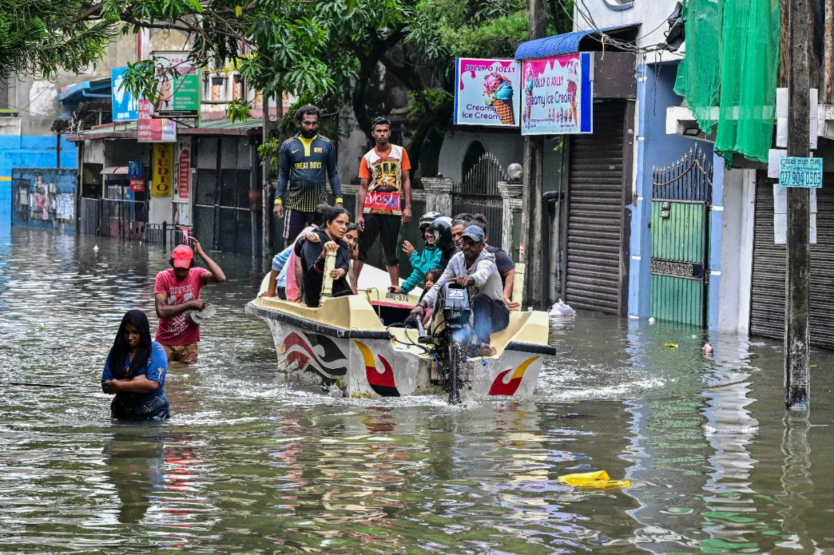 Cyclone Ditwah death toll hits 159 as floods swamp Colombo