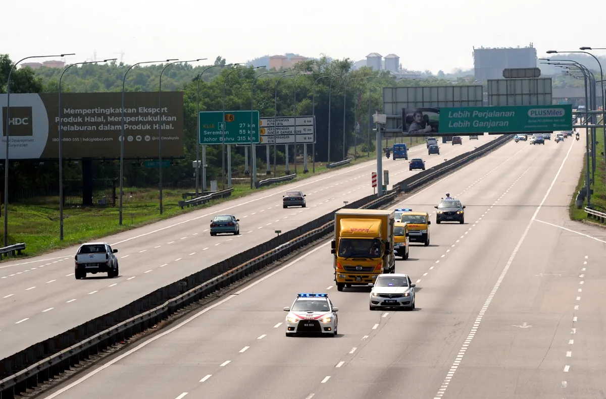 PLUS activates contra lane on ELITE Expressway for pipe works
