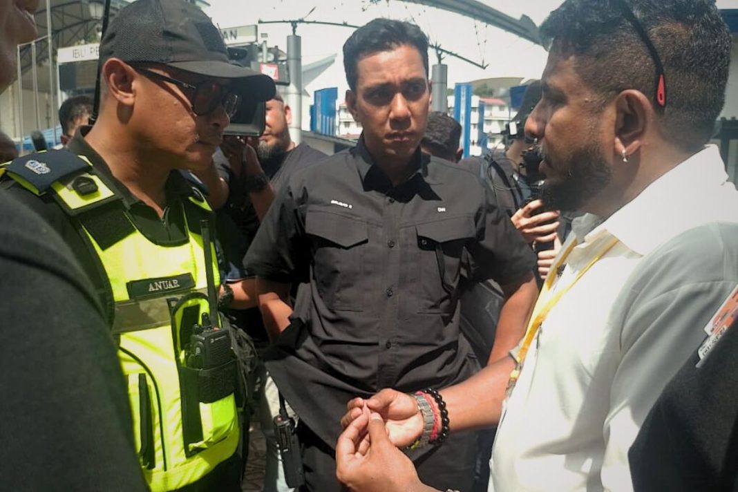 Indira Gandhi ends justice march with Bukit Aman sit-in