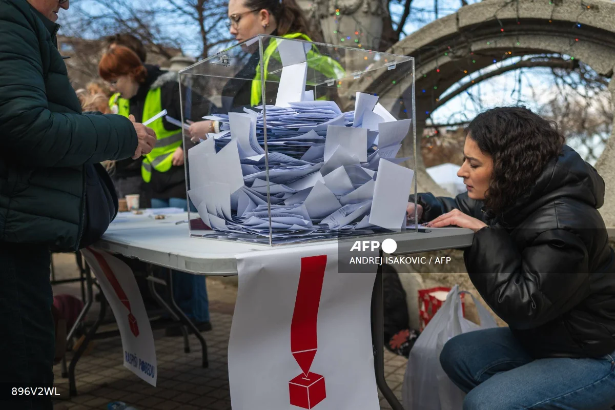 Serbian students launch signature drive to demand snap elections