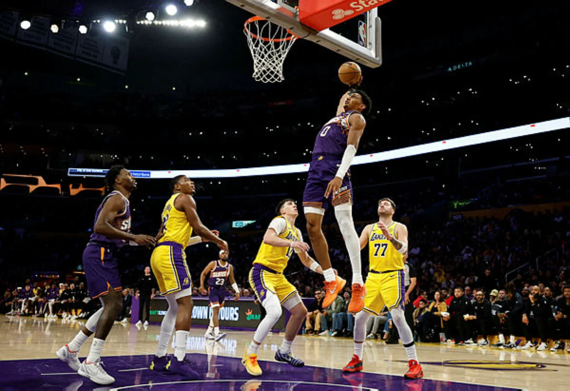 Suns end Lakers' winning streak, Mavs upset Nuggets in NBA action