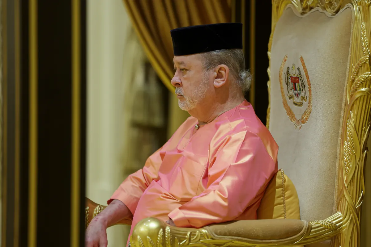 King presents instruments of appointment to five judges