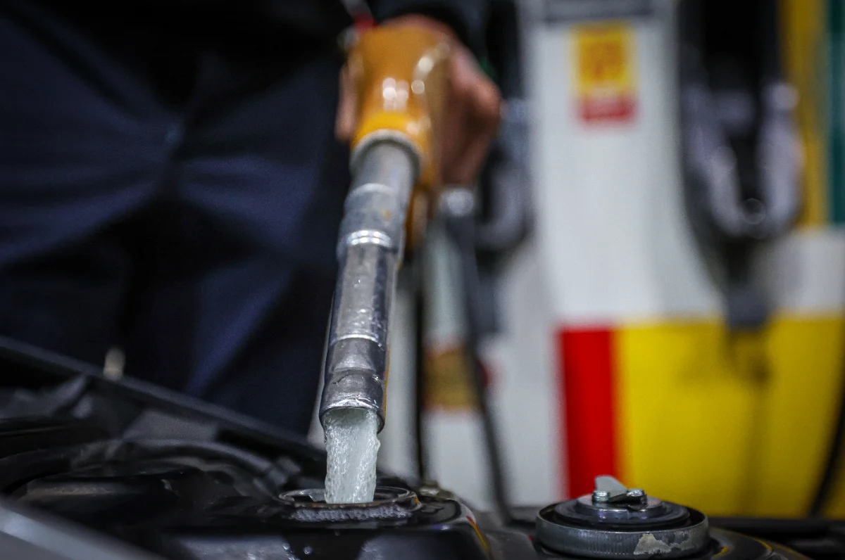 Fuel prices drop for RON97, unsubsidised RON95