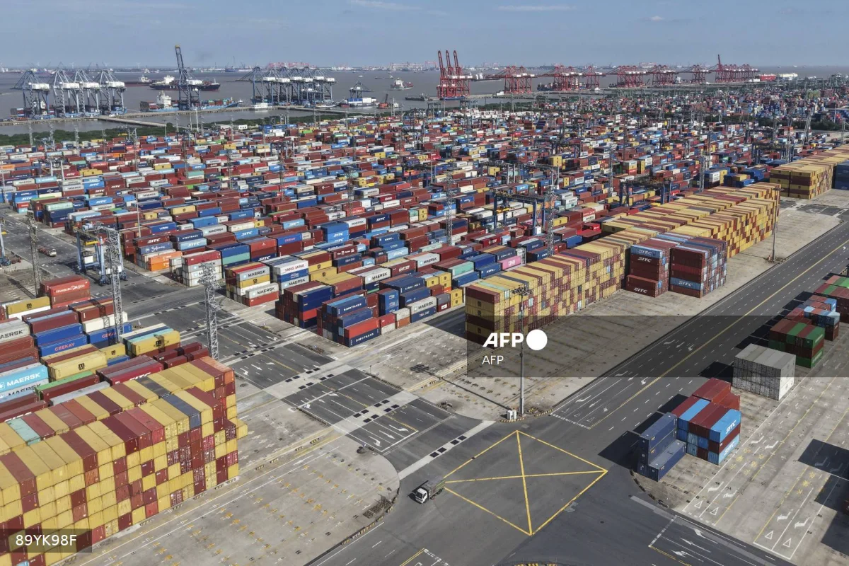 China's 2025 trade hits record high despite US tariff pressure