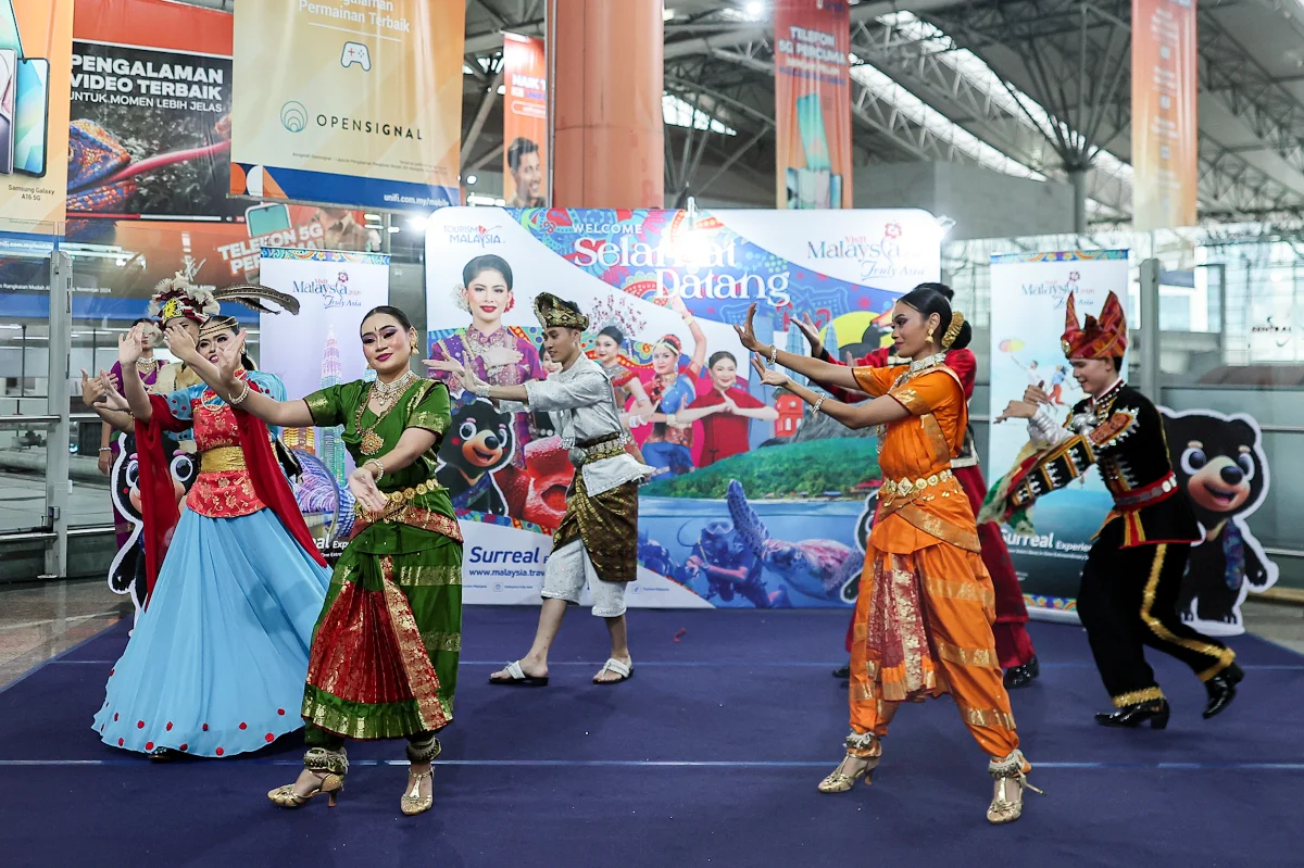 KL Sentral welcomes tourists with vibrant cultural performances