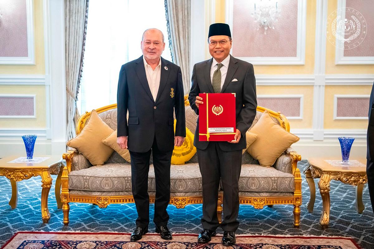 King presents instrument of appointment to new Malaysian Ambassador to ...
