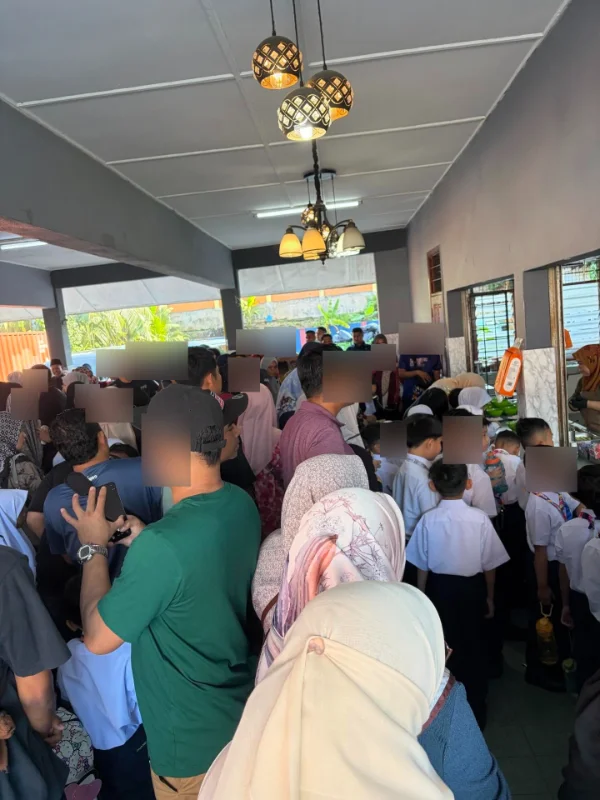 M’sian calls out parents for crowding school canteen