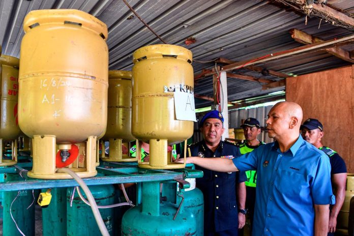 Negeri Sembilan KPDN seizes 255 tanks of LPG gas valued at RM60,000