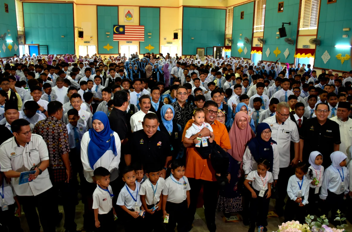 Over 150,000 Melaka students receive RM23.31 million schooling aid