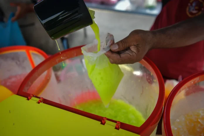 Malaysians split over foreign F&B rules