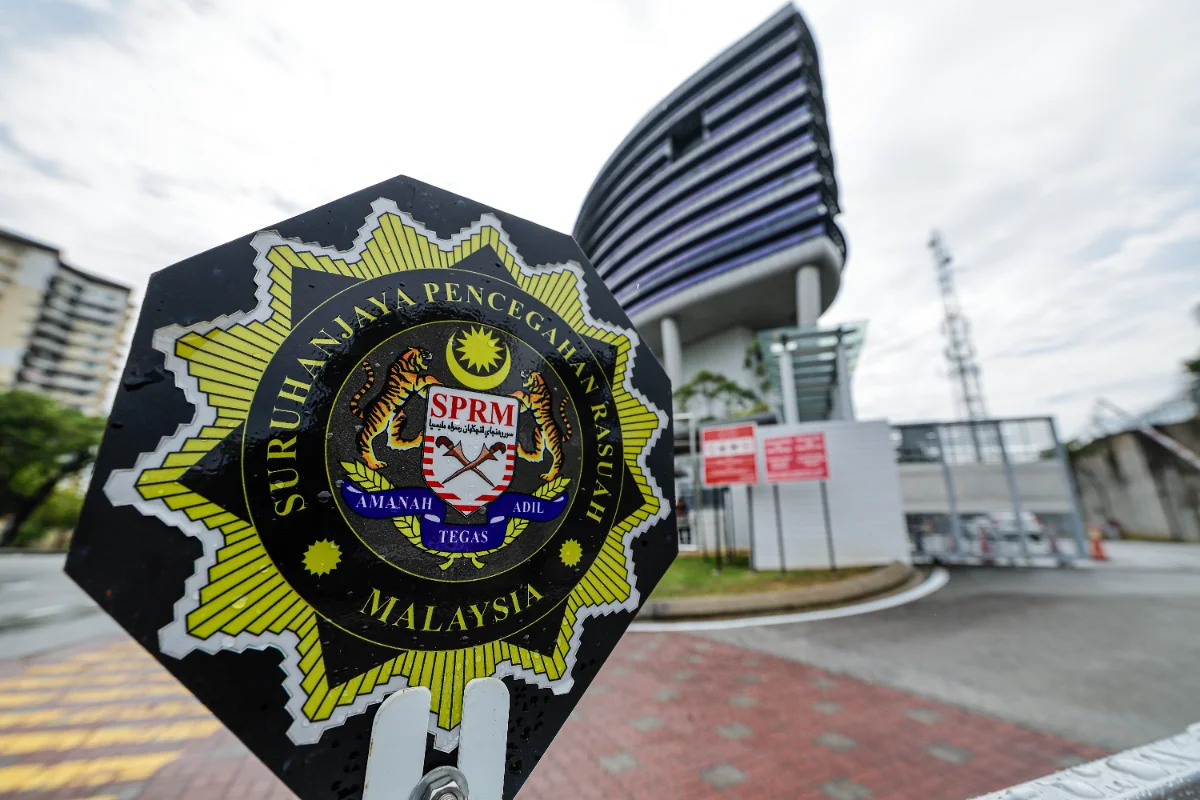 Six more Penang cops remanded for bribery linked to illegal businesses
