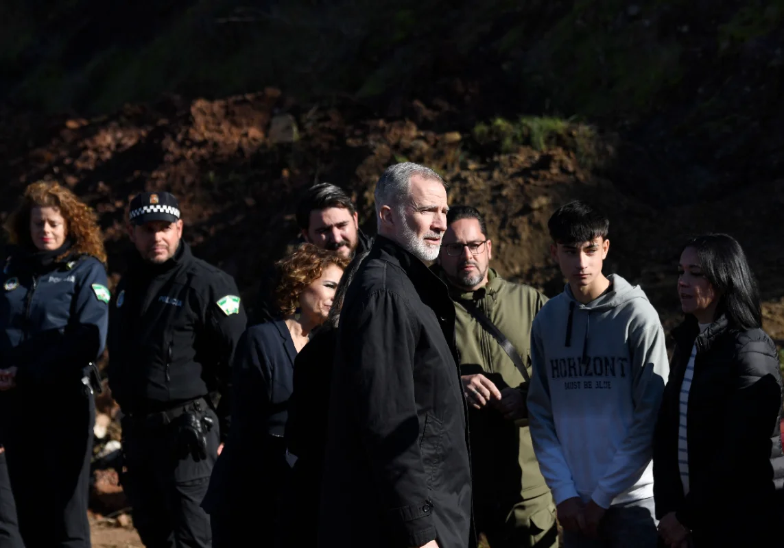 Spanish royals visit site of deadly train crash as nation mourns