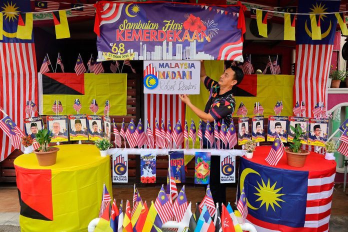 Seremban family’s RM200 flag display for Merdeka competition