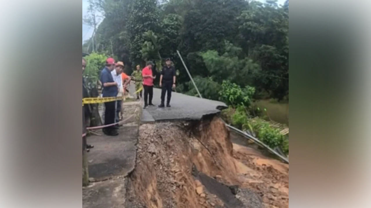 Landslides sever road, water links at Sarawak border area