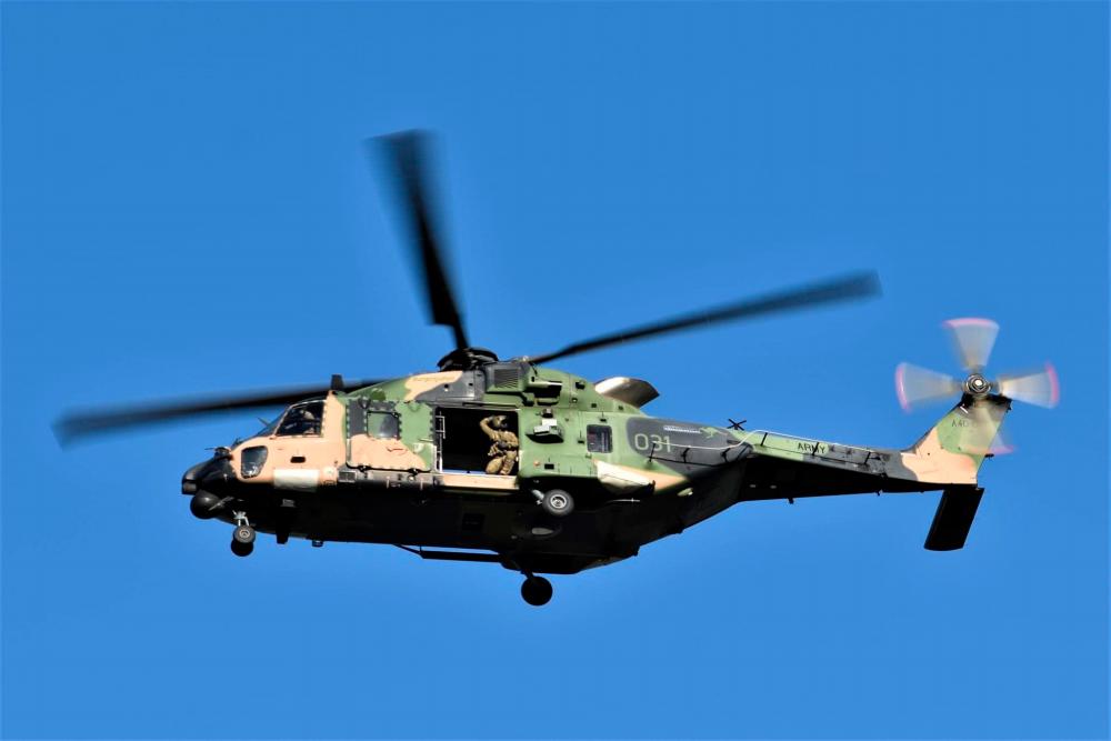Chopper crash pauses Australia-US military exercise, four missing