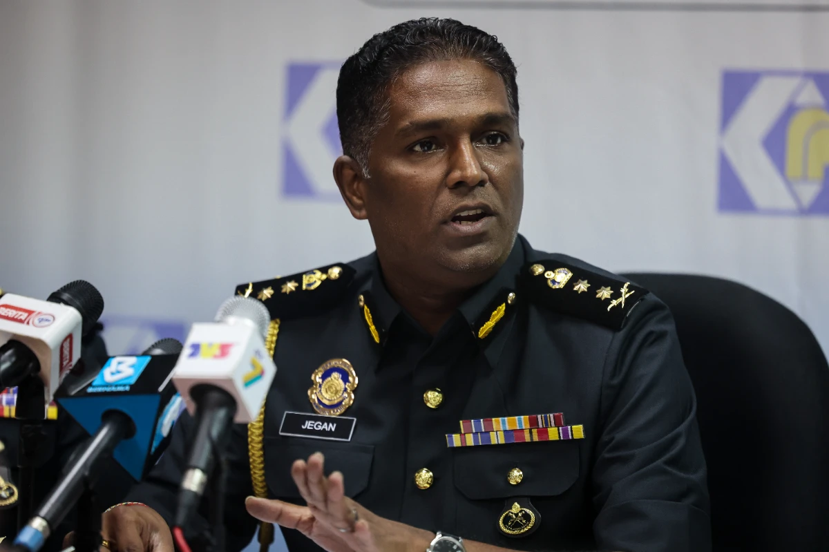KPDN seizes subsidised cooking oil and counterfeit phones in raids