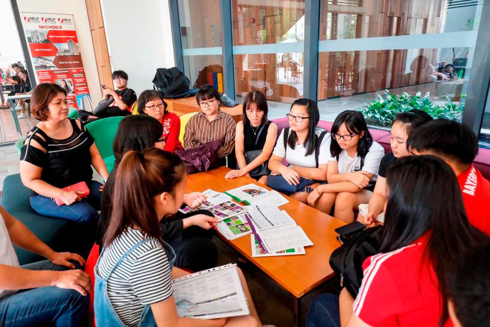 Long-term social visit pass for international students