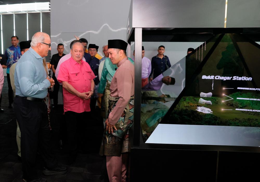 MRT Corp presents RTS Link progress to Sultan Johor