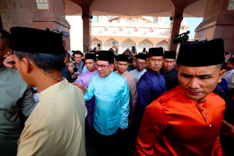 PM donates 35 cows to 11 Felda regions for Aidiladha sacrificial rituals
