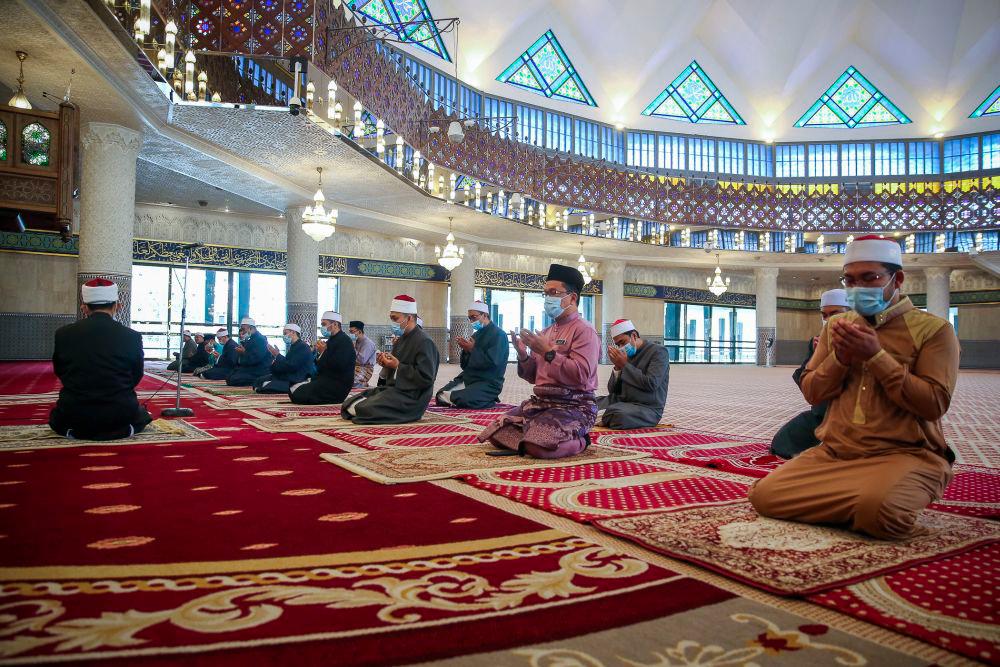 Khat calligraphy: Three individuals fail in leave application for ...