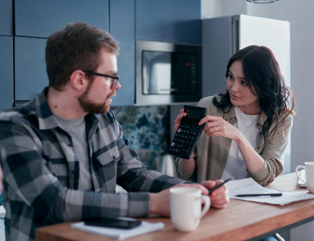 Man threatens to sue girlfriend for maxing out his credit card on ...