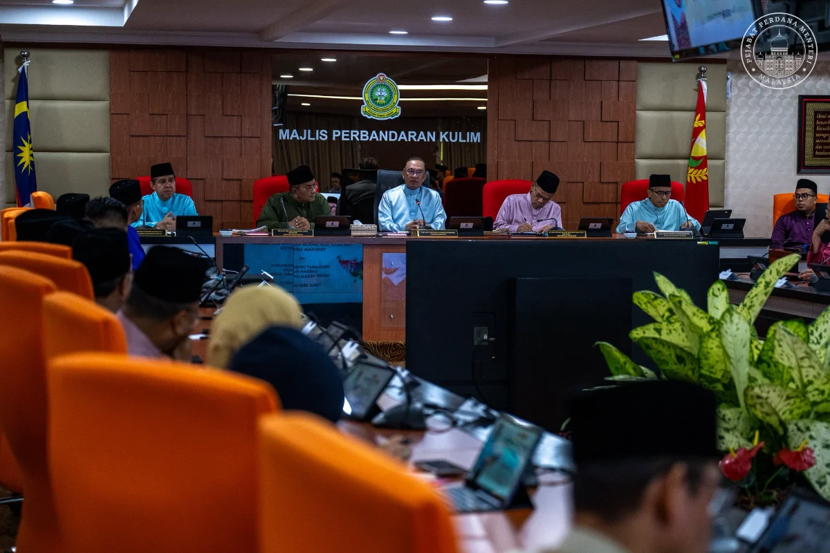 PM Anwar chairs district development meeting in Kulim
