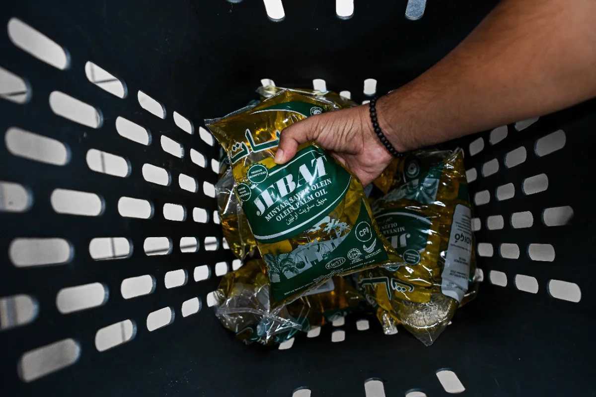 PM Anwar demands strict action on subsidised cooking oil abuse